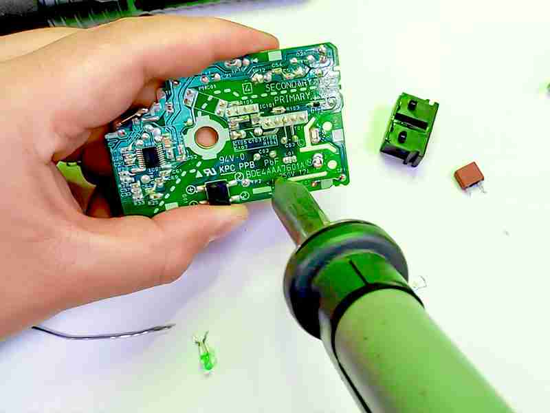 De-soldering components (through-hole and SMD) - C-Alley